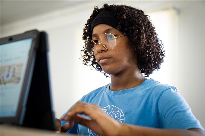 Portable Connectivity Centers to Support Communities | Dell